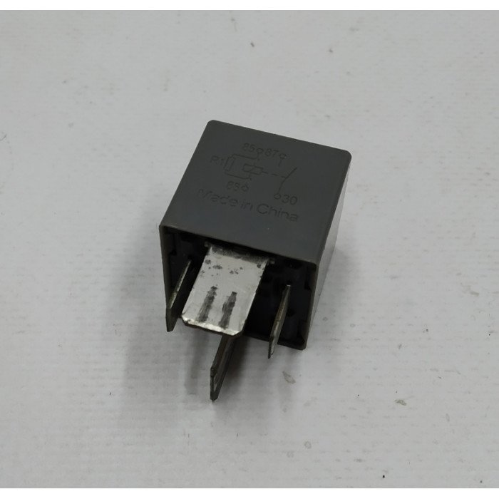 11 13742705 Relé para caja de fusibles EFUSE Tesla {MS_MSR_MX} 1094405-02-F