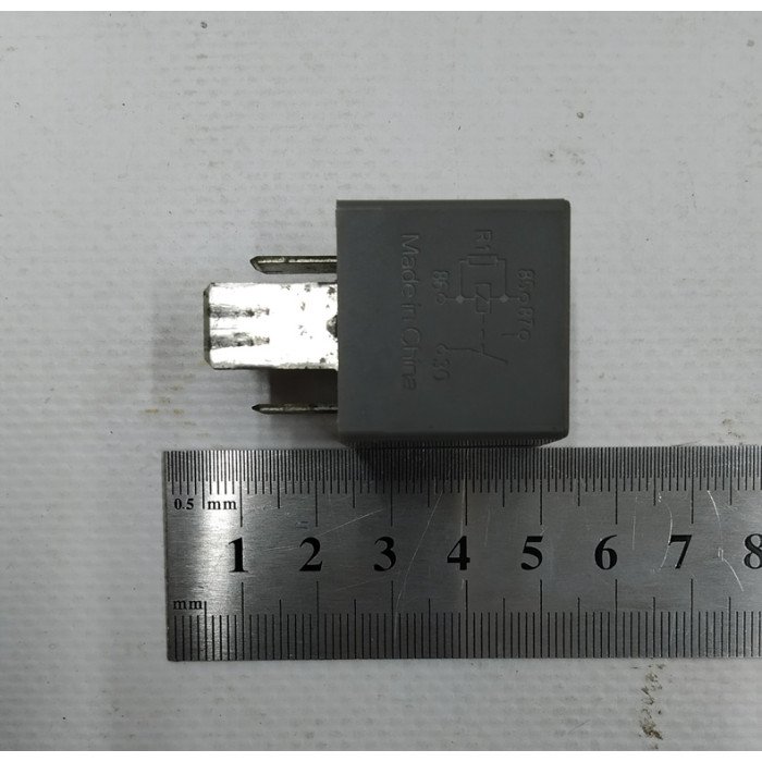 11 13742705 Relé para caja de fusibles EFUSE Tesla {MS_MSR_MX} 1094405-02-F