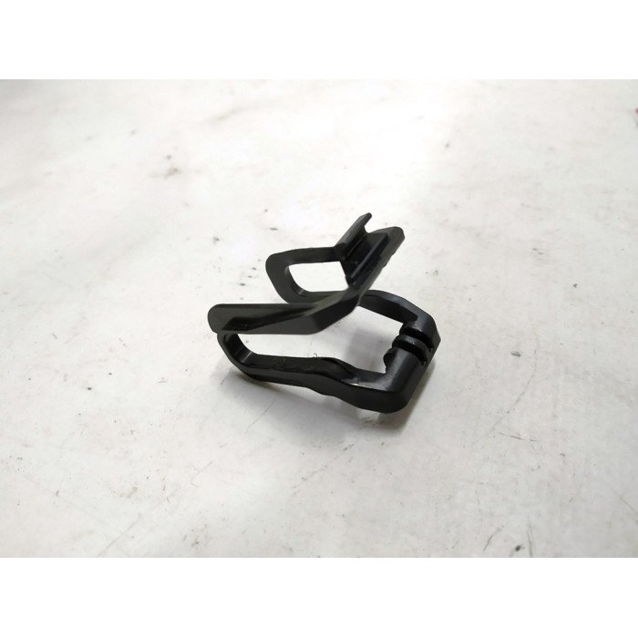 11 LOWER LATCH GUIDE Tesla model X 1066141-00-E