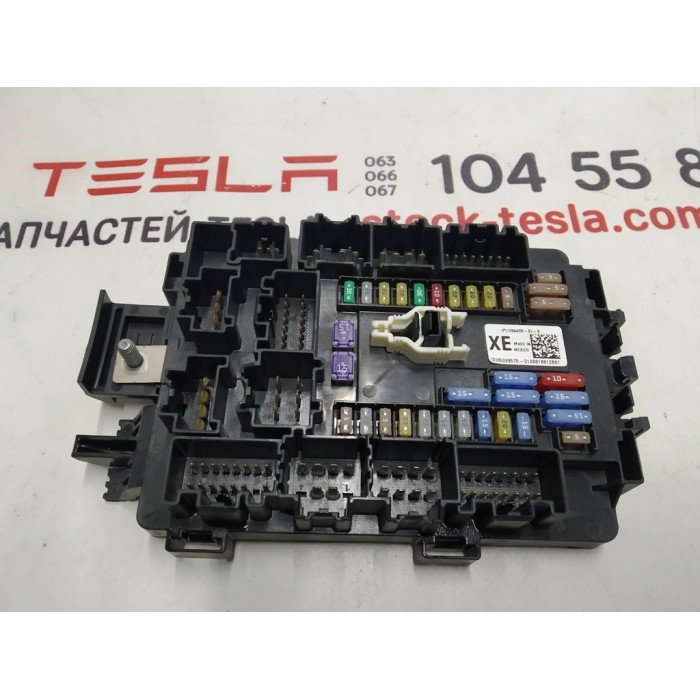Interior Fuse Block Front Tesla model X 1094409-01-E