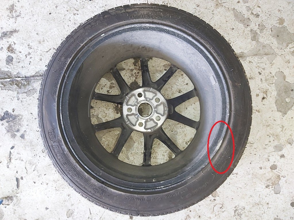 1 Wheel assembly with damage (rim 18 * 8.5J AERO tire Michelin Primacy ...