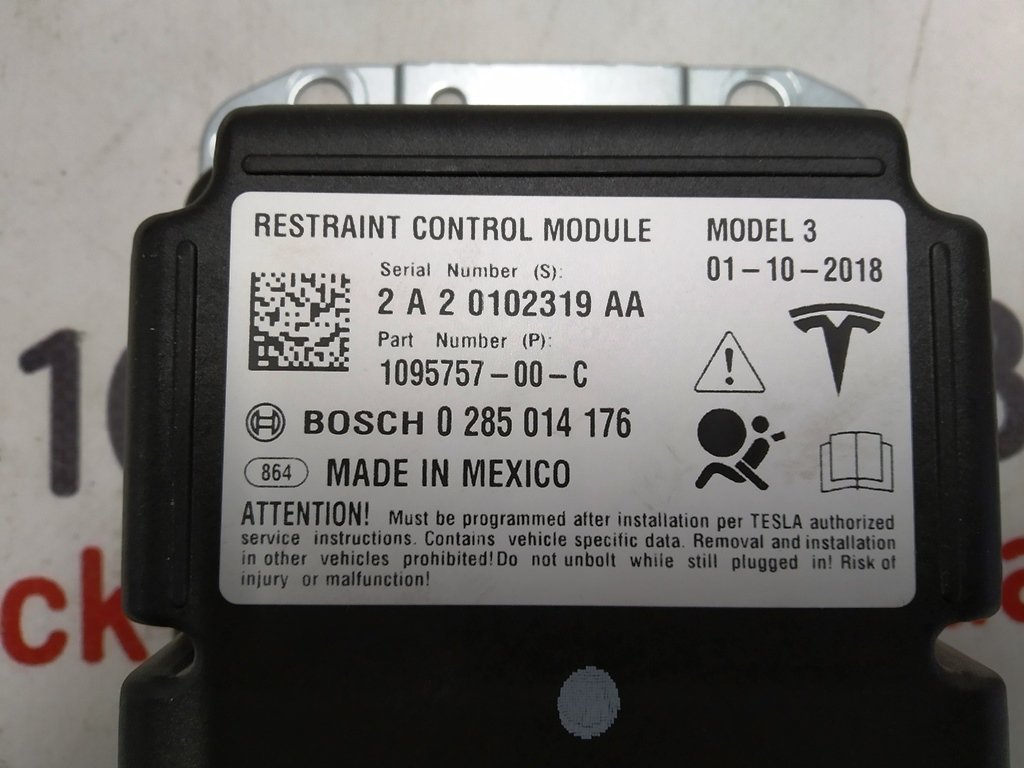 1 Tesla 차량용 1095757-00-C AIRBAG 제어 장치. 전기 자동차의 운전자와 승객을위한 수동 보호 시스템과 ...