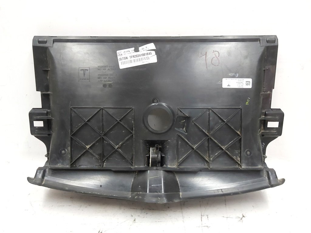 1 아일렛 중앙 어셈블리 Tesla 모델 3 1559787-00-A