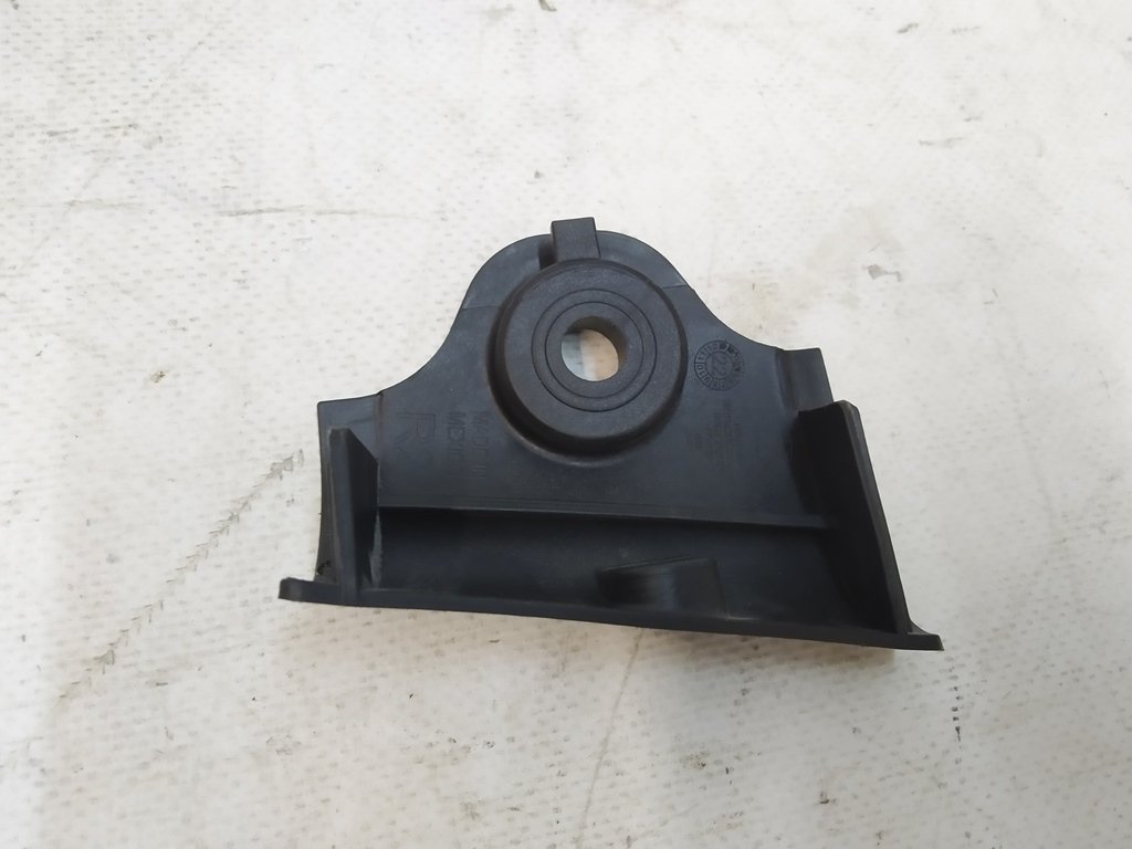 5 Bracket RH grill shuter damfer Tesla model Y 1494159-00-C