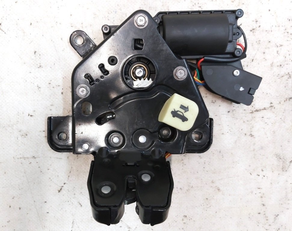 1 Liftgate cinch latch Tesla Model 3, Model 3 Jan 2024, Model Y 1500604 ...