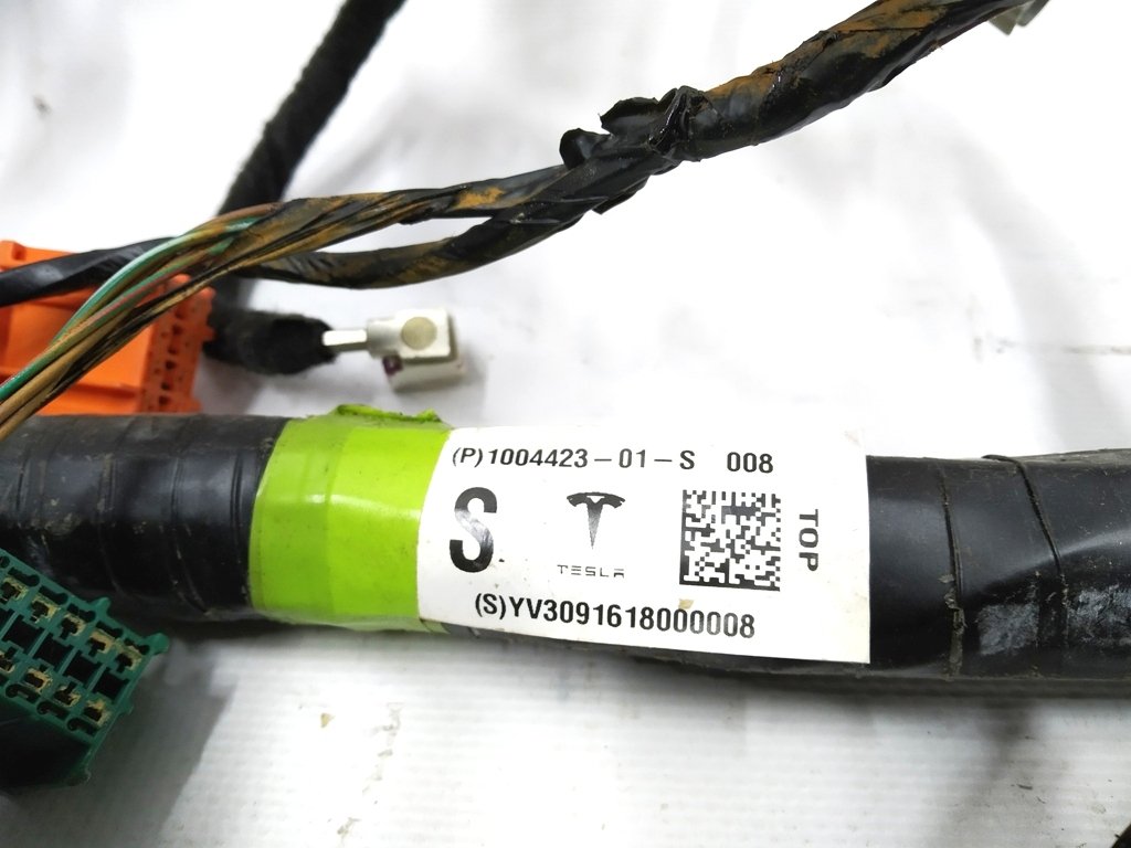 1 Câblage du tableau de bord et compartiment moteur (inférieur) RWD ...