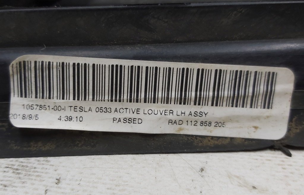 17 Actieve linker oogmontage Tesla model S REST 1057851-00-J