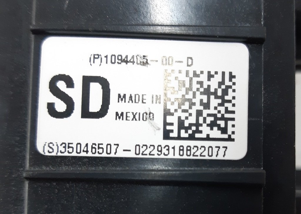 2 Zekeringkast EFUSE incompleet Tesla model S REST 1094405-00-F