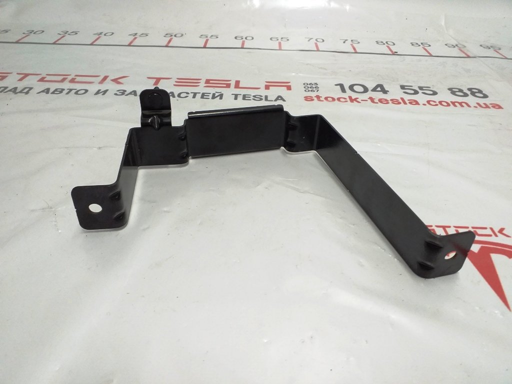 7 Battery mounting bracket Tesla model S 1005103-00-E