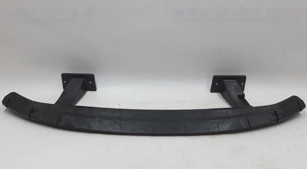 11 Гребень переднего бампера NEW Tesla model S REST 1056837-00-D