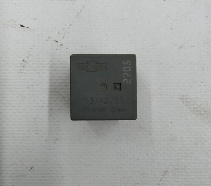 11 13742705 Relé para caja de fusibles EFUSE Tesla {MS_MSR_MX} 1094405-02-F