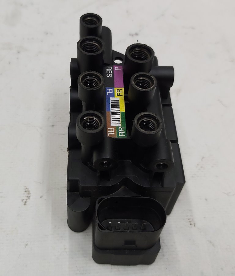 7 Air suspension valve block with solenoids off-spec Tesla model X ...