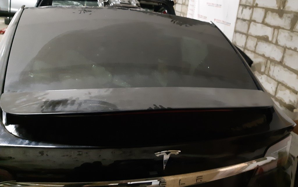 10 Trunk lid (lada) assembly PBSB with emblem T dents on the body Tesla ...