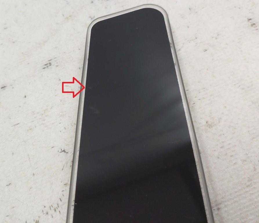 12 Recubrimiento del pilar B, exterior izquierdo (vidrio) con daños ...