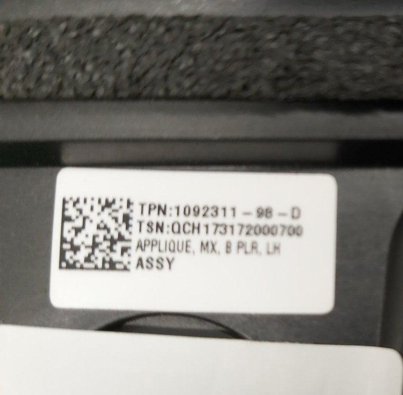 12 Recubrimiento del pilar B, exterior izquierdo (vidrio) con daños ...